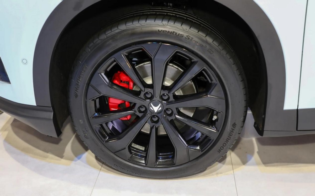 JiFox Alpha T5, Magna chassis, 800V high voltage fast charging - iMedia