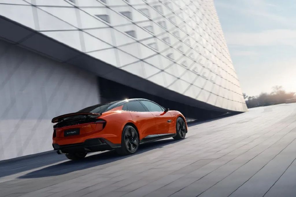 A showdown between million-level sports cars! Who is better, Lotus ...