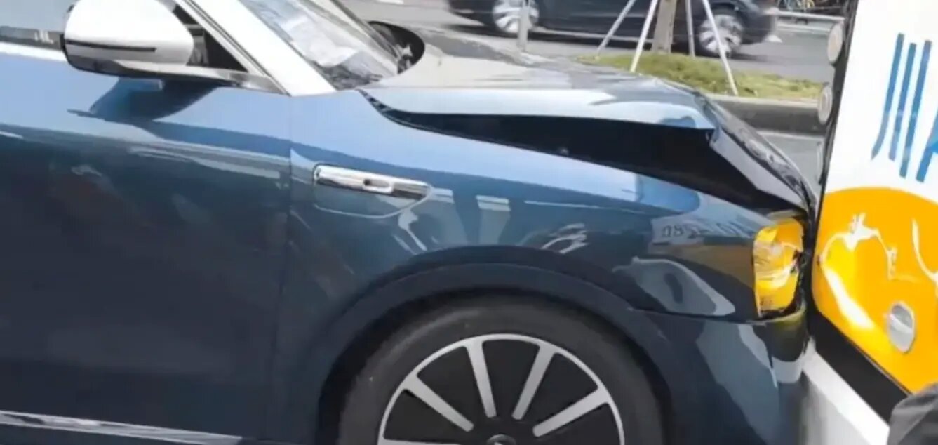 The authority of a human driver is always higher than that of an ...