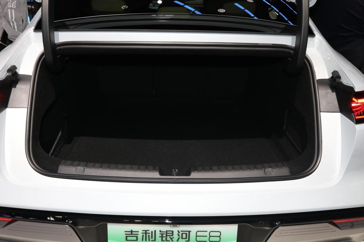 Equipped with a 45-inch large screen and good looks and performance ...