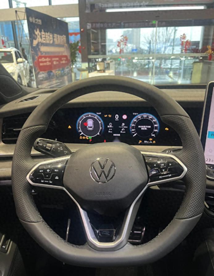 The body lines are smooth and rhythmic - iMedia