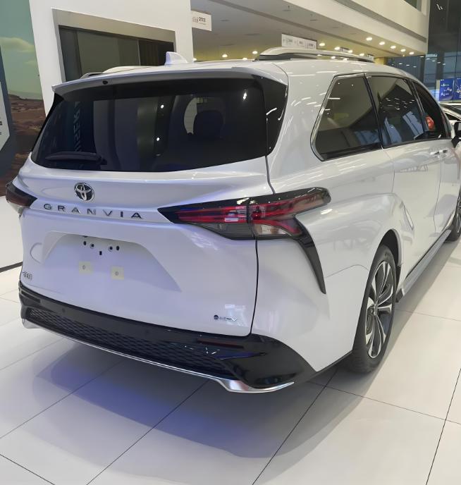 What kind of people drive a Grevia? - iMedia