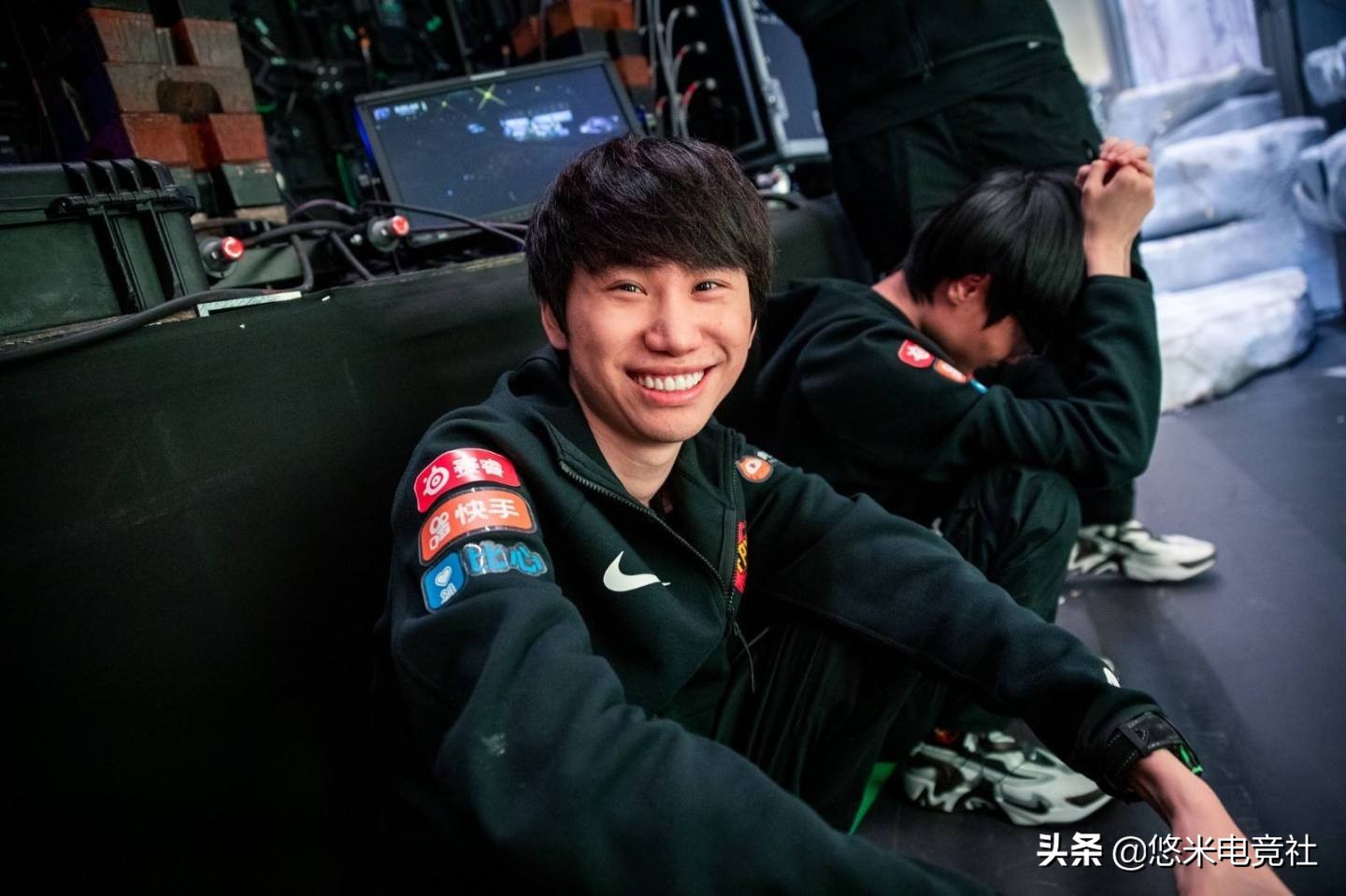 Doinb加盟LNG？知情人：D姓冠軍中單接近LNG，FPX新AD浮出水面 - 頭條匯