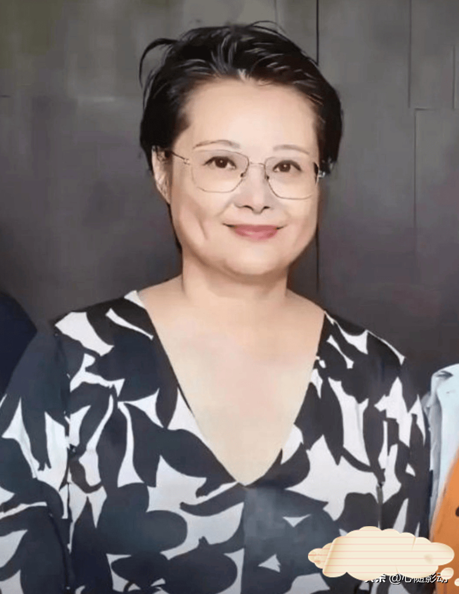 52-year-old Yuan Li removes her heavy makeup, revealing her true ...