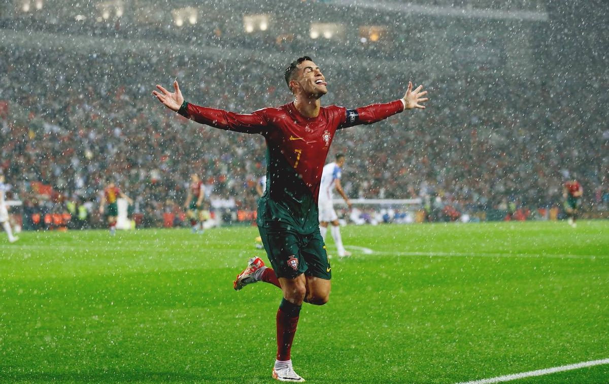 2-1! Ronaldo is amazing: 901 goals scored, came off the bench and ...