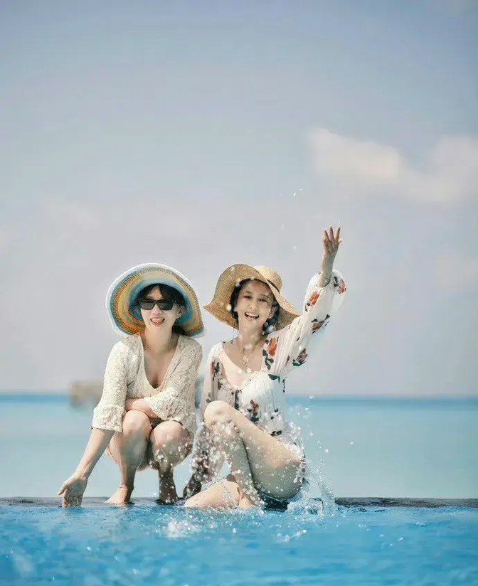 Tong Liya's swimming pool photo amazed the whole network! Her stage ...