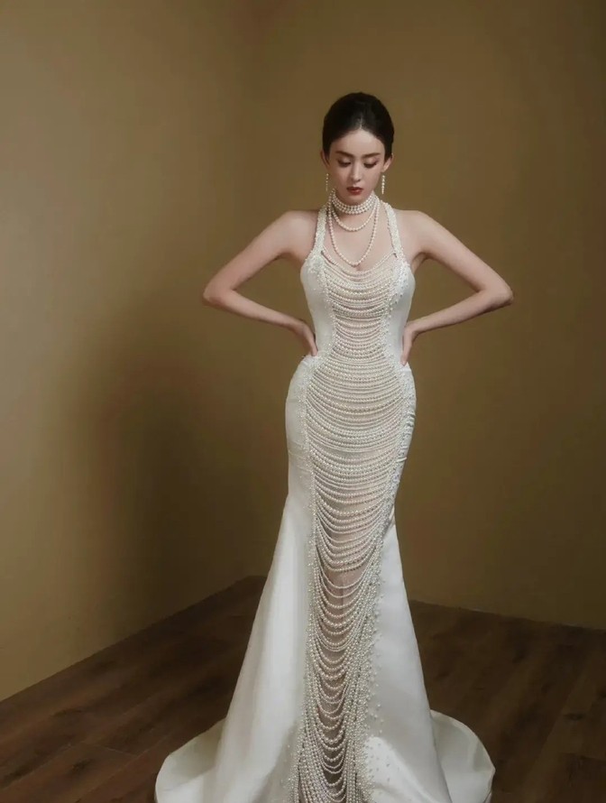 Nazha's pearl dress dazzles on the red carpet! How to wear 10,000 beads ...