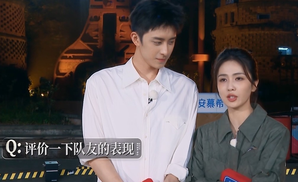 Let's run: Fingertip kiss and sweet look, Ao Ruipeng kind of likes ...