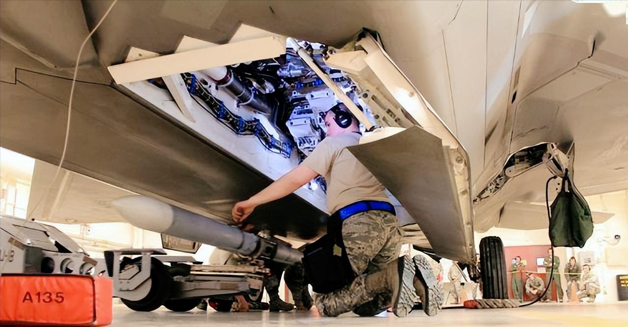 Stealth missile bay: a stealth weapon for fighter jets - iMedia