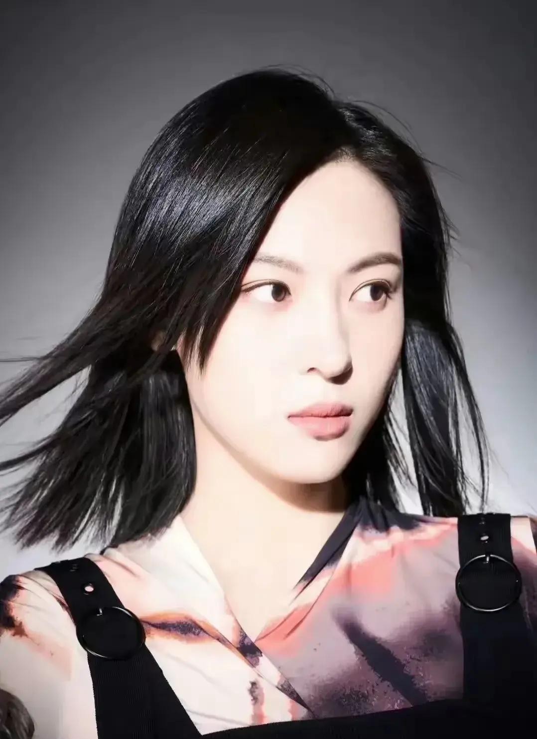 Zhou Fang: The lively goddess behind the screen, with infinite charm in ...