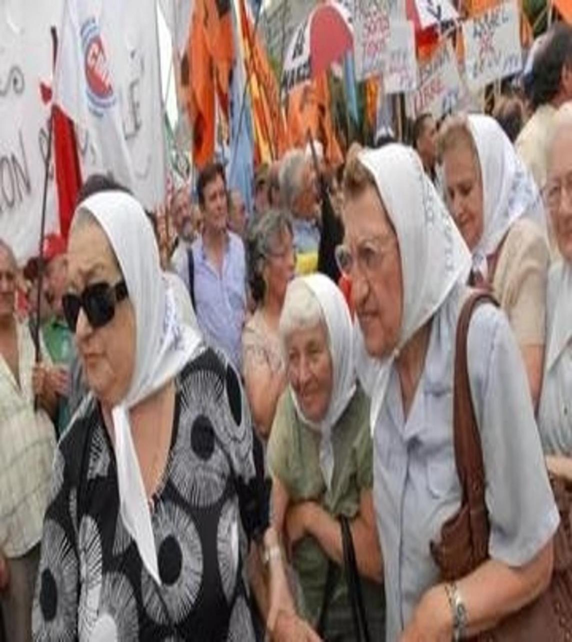 Argentine New Year Celebration: Cultural Collision and Exotic Carnival ...