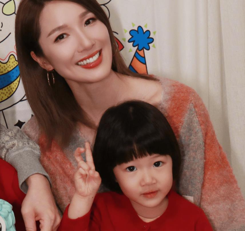 Wong Cho Lam has a happy family together, the eldest daughter ...
