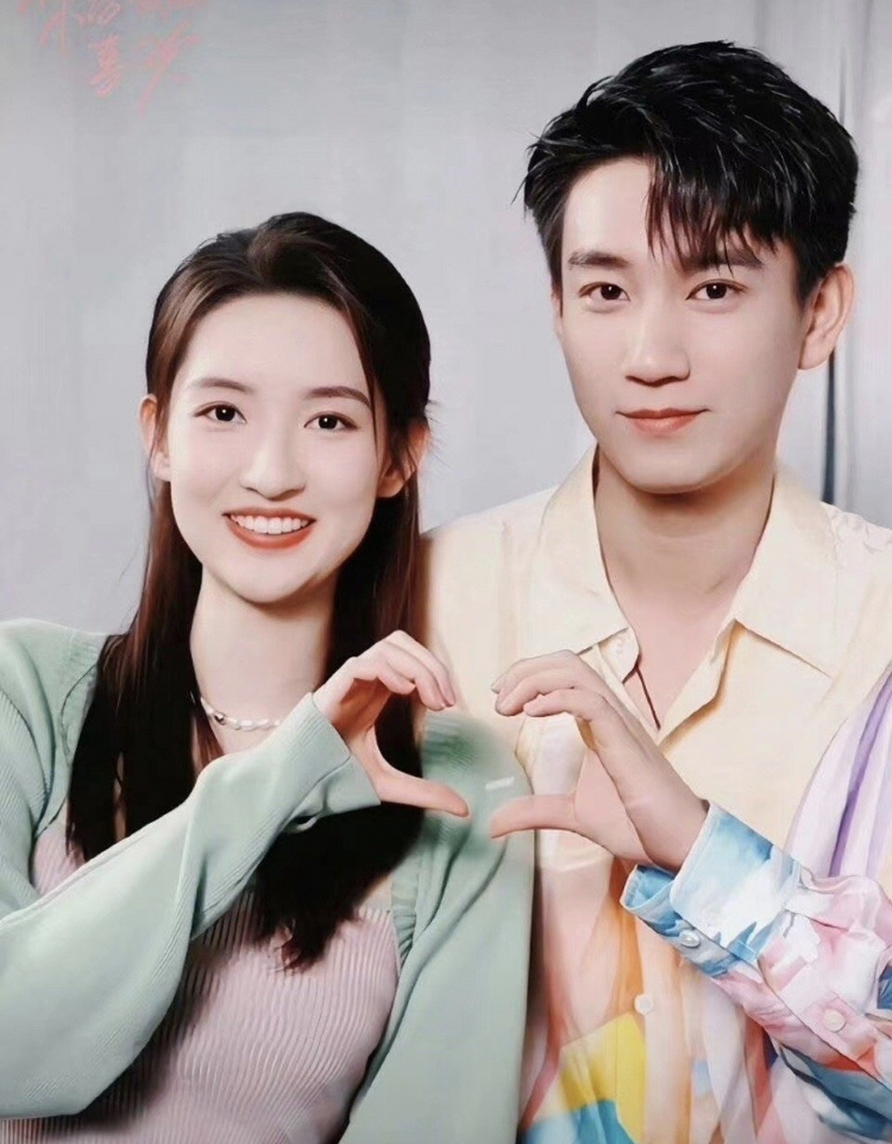 Yang Jue traveled to the UK with the 27-year-old actress! There is a 10 ...