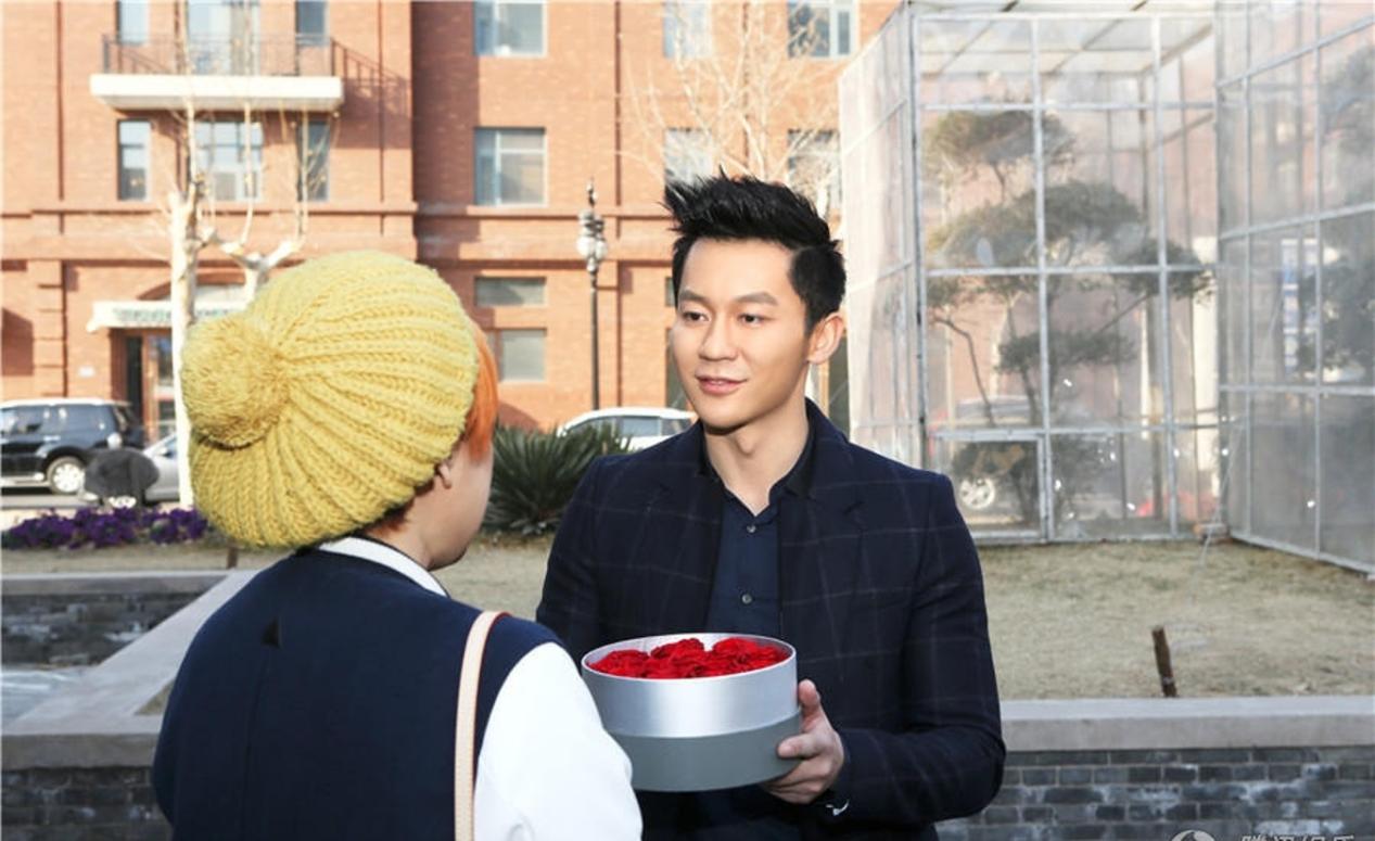 Li Chen and his daughter performed an intimate street show, and their ...