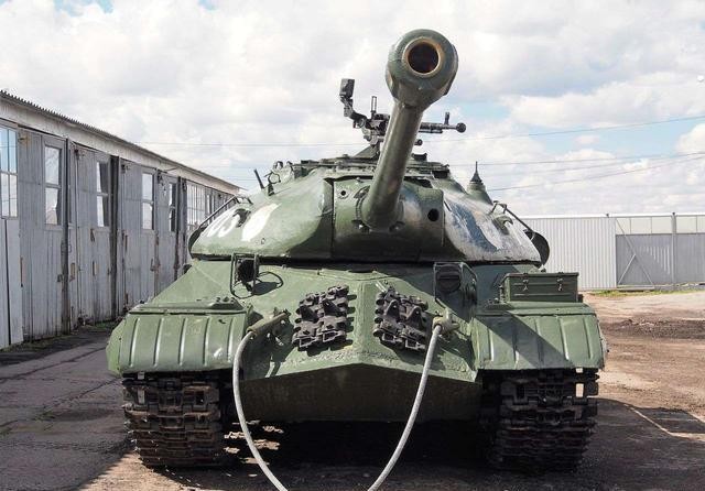 The legendary Soviet IS-7 tank, whose predecessor drove the British ...