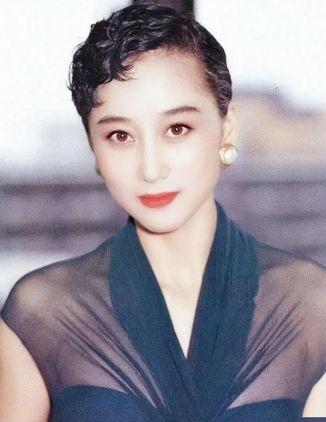 Is Li Zhi considered a top beauty? Just look at her photos with Guan ...