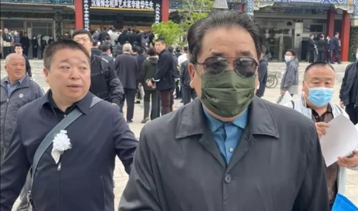 Li Jianhua's body was bid farewell, Cai Ming's eyes were red from ...