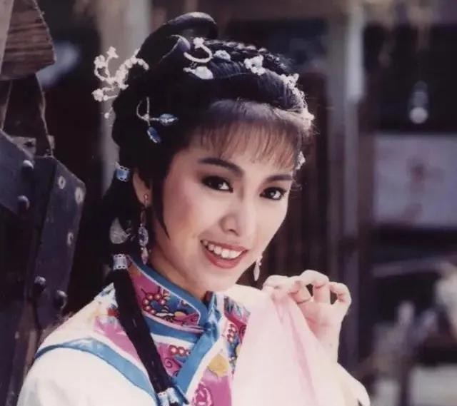 Is Michelle Yim not pretty? Seeing her in the same frame with Sylvia ...