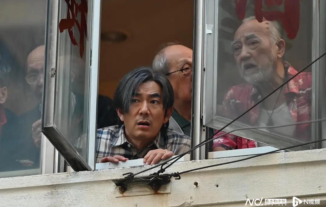 Well-known Hong Kong actor Lu Haipeng is blind in his right eye and ...