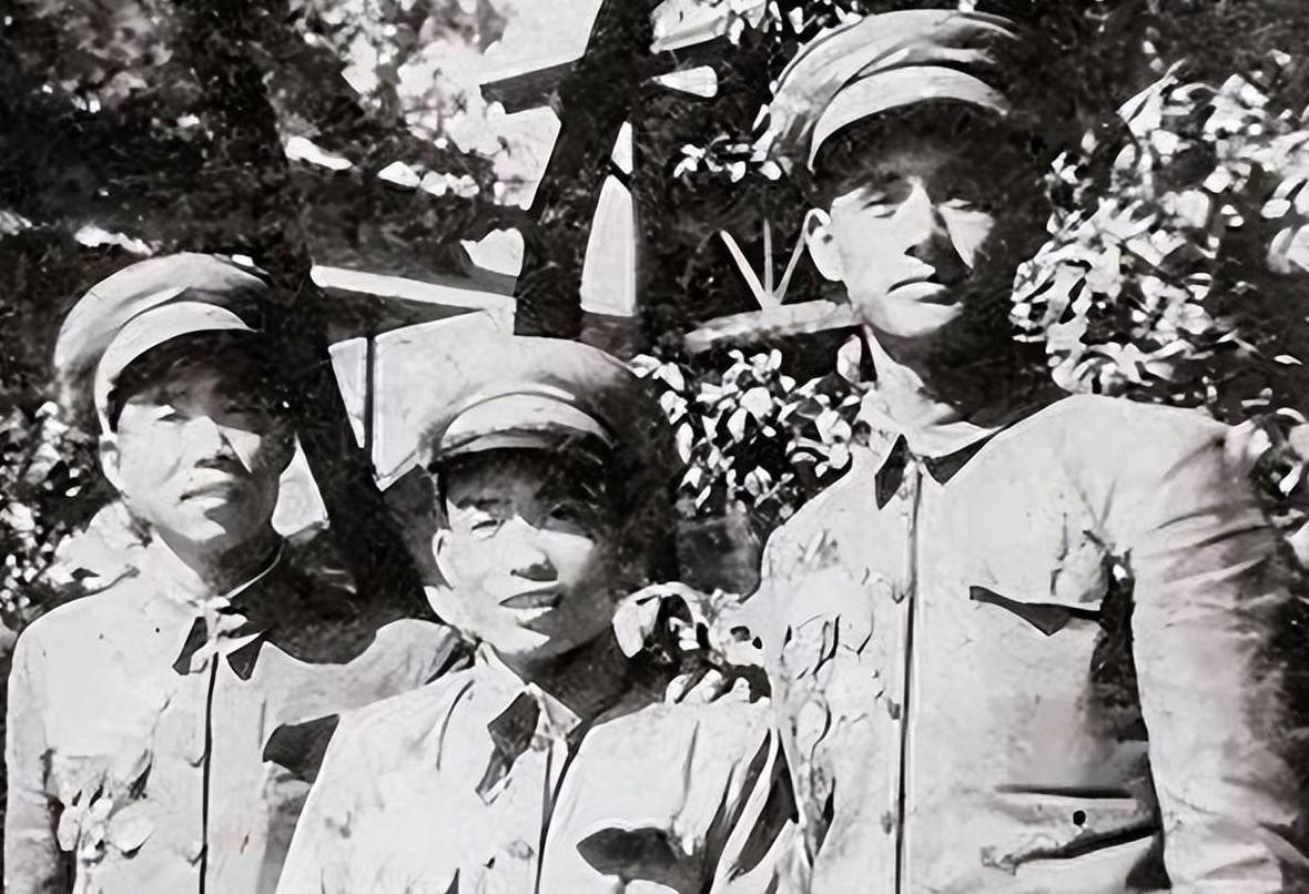 In 1946, a PLA sharpshooter was lured out of the trench by the enemy ...
