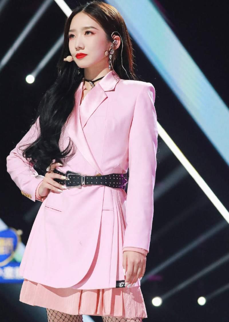 Singer Hu Yue: Married Lu Jianmin, gave up her career for love, and ...