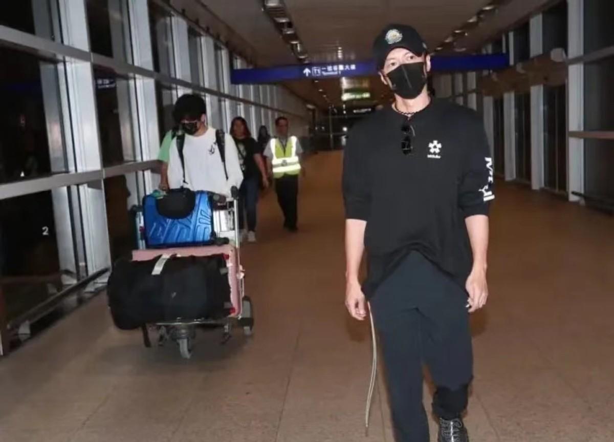 Nicholas Tse and his 16-year-old son walked to the airport in high ...