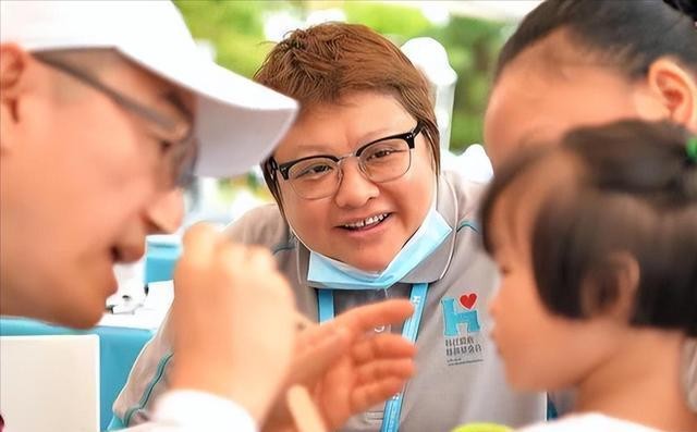 Han Hong was reported by her real name for embezzling hundreds of ...