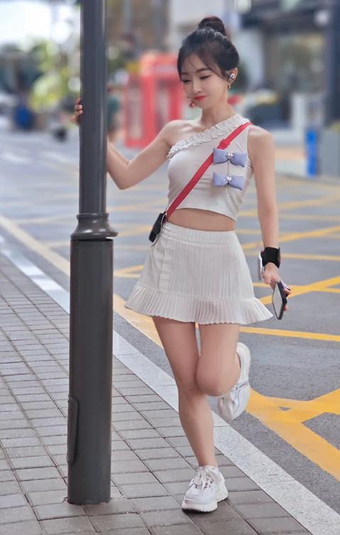 Feng Timo was surrounded and photographed by chance on the street. He ...