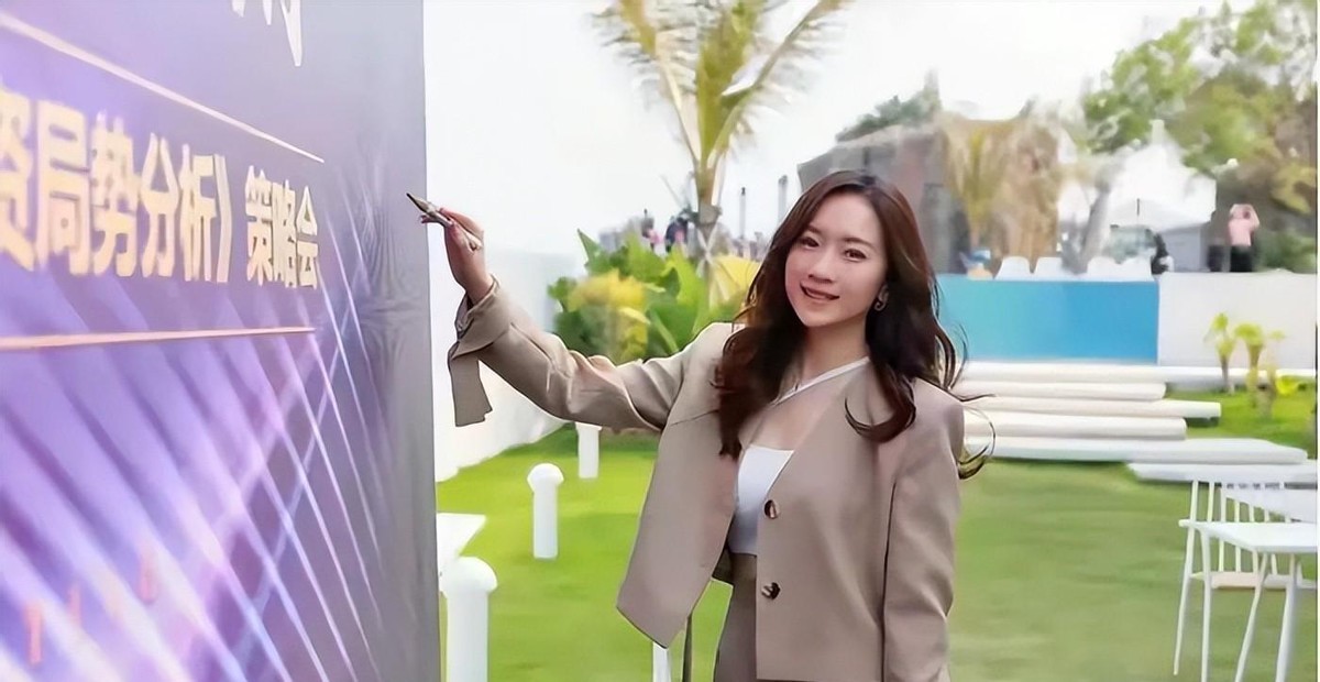 Wang Mengjie's private photos were exposed, her figure is perfect, no wonder Huang Hongjia ...