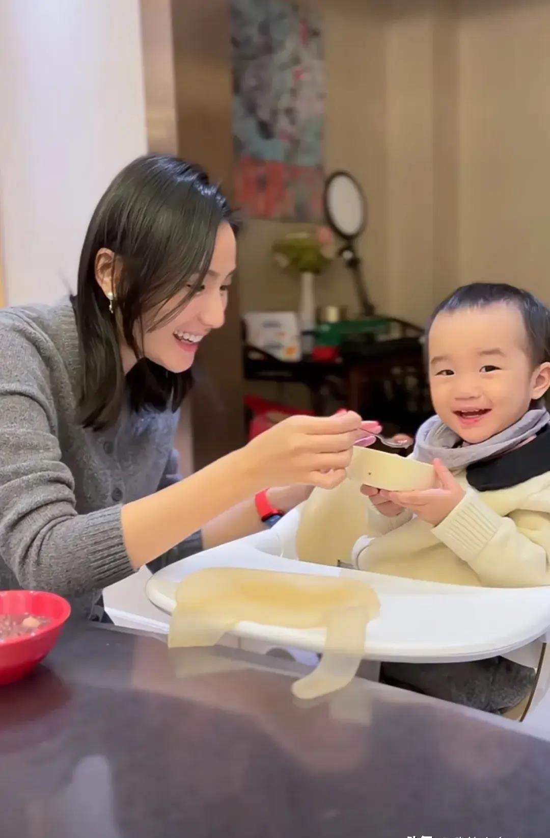 Haiha Jinxi cooks Laba porridge for her daughter. The 2-year-old Xiao ...