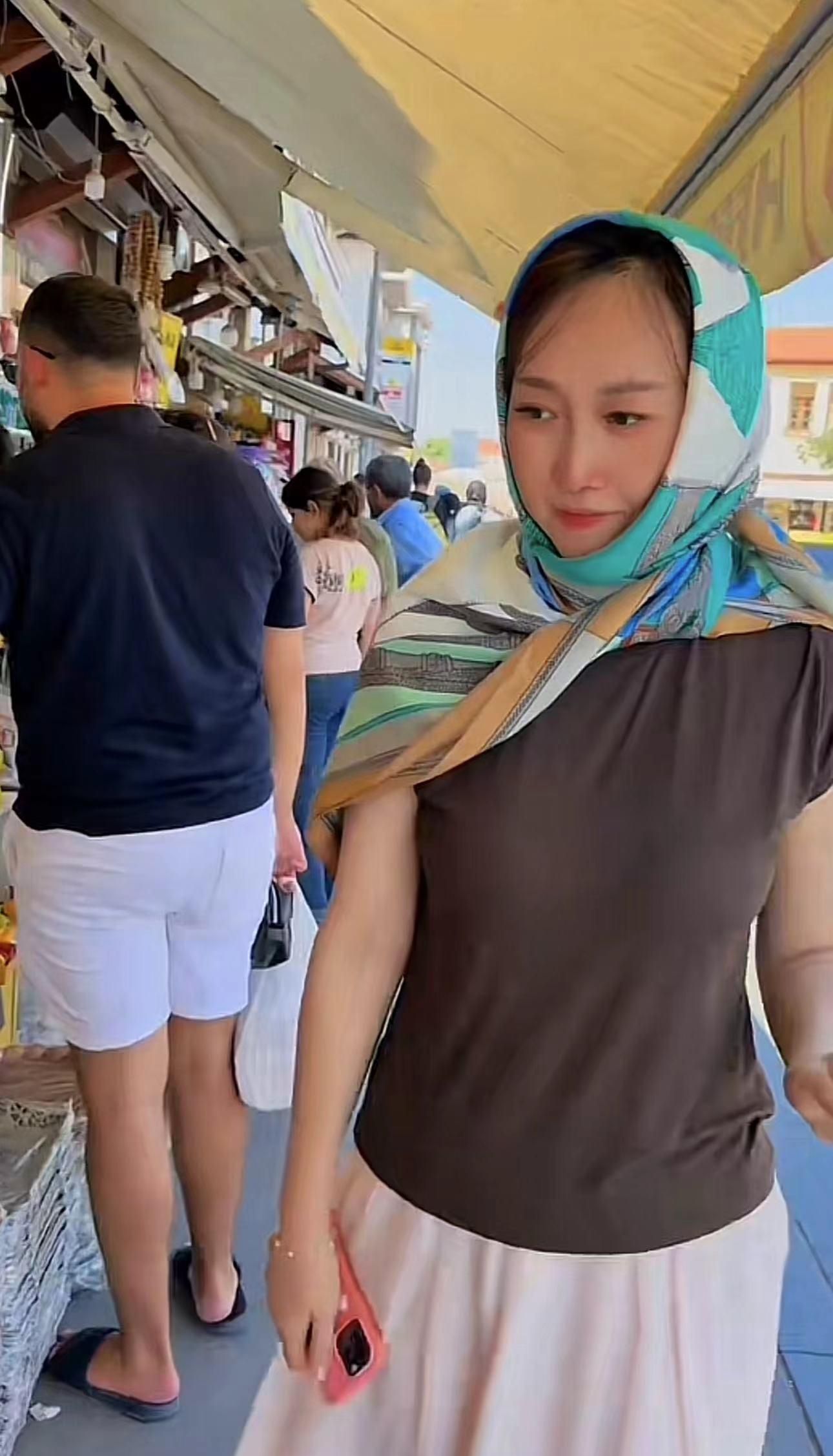 CCTV Yang Fan traveled to Turkey with his wife and daughter, went paragliding and bought more ...