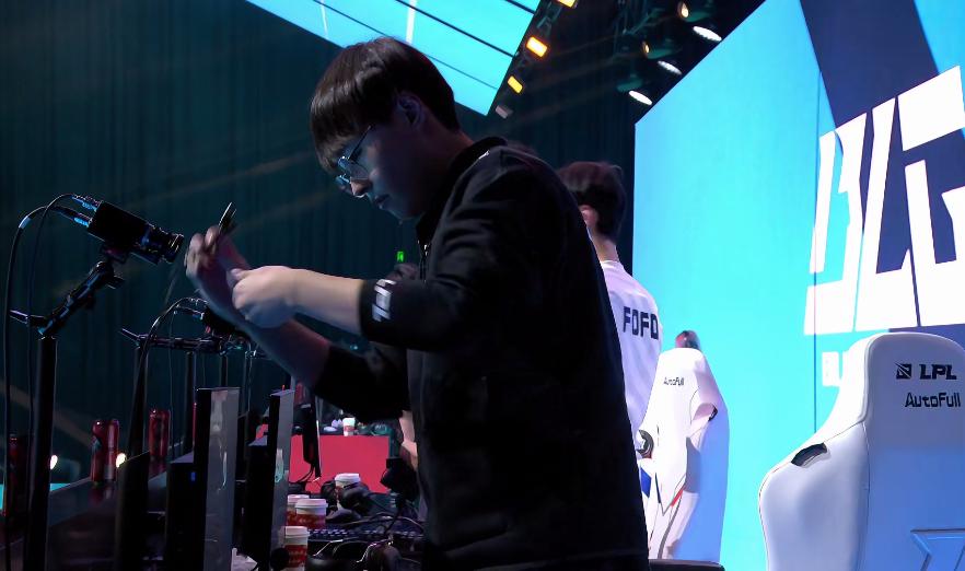 BLG戰勝RA豪取三連勝，Doggo表現碾壓iboy，壓力來到了Uzi身上 - 頭條匯