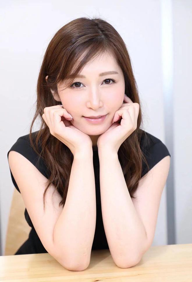 Aki Sasaki The Leader Of Wives In The Dark World How She Became The