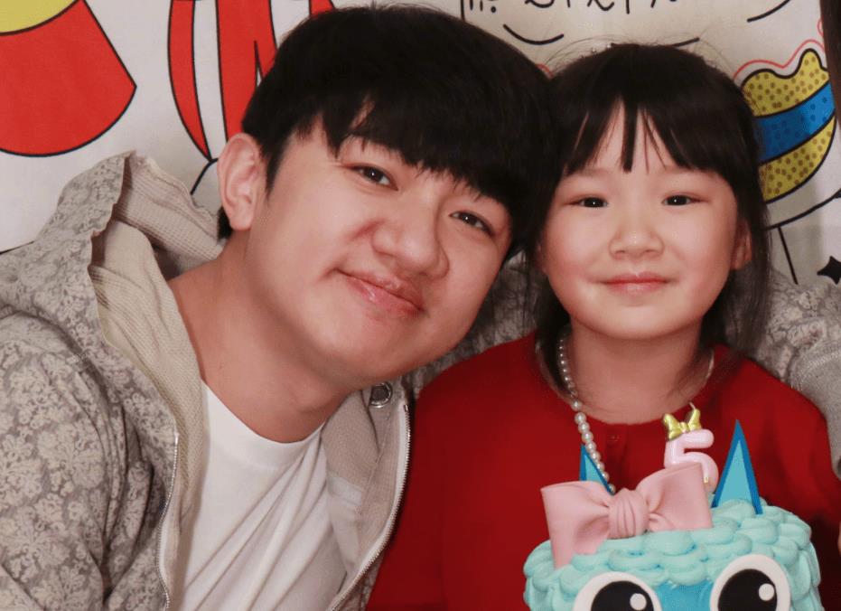 Wong Cho Lam has a happy family together, the eldest daughter ...