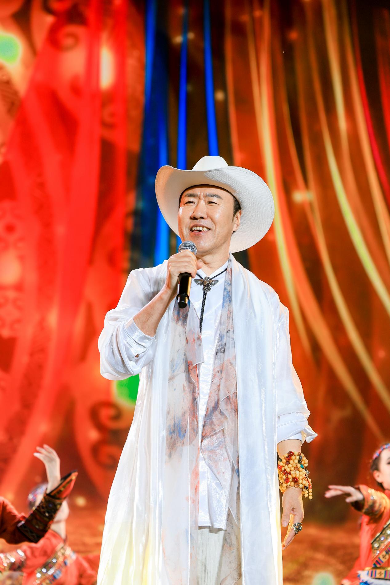 It's a blast! Han Lei, Ulan Tuya, Chun Lei and others sing at the ...