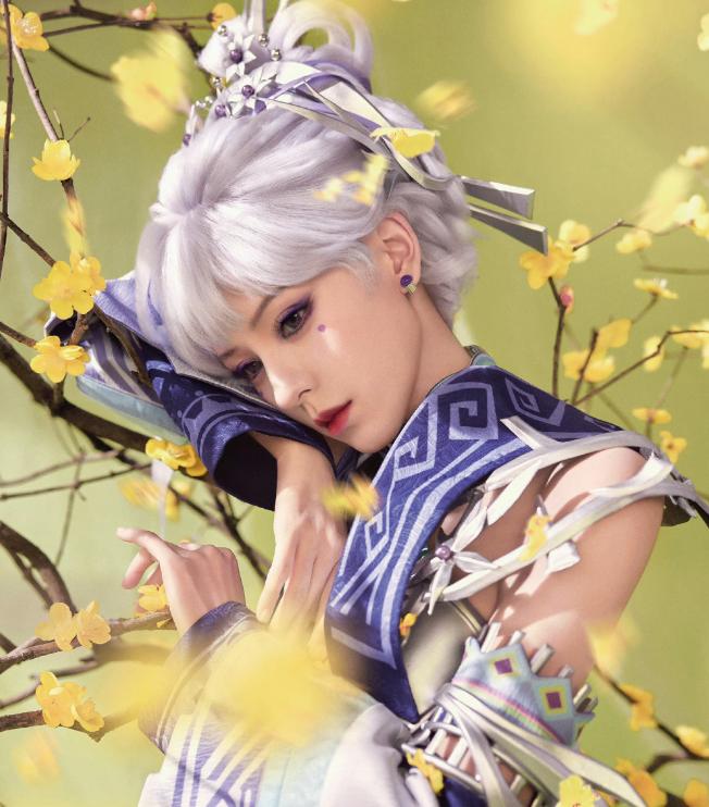 張予曦COS楊玉環，光jio玉足細腿比命長！網友卻怒噴：這太不貼了 - 頭條匯