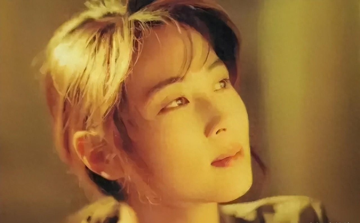 She is the "cleanest" female singer. One song has been popular for 28 ...