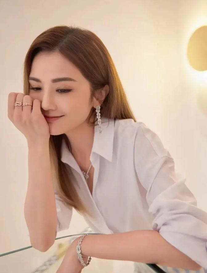 Charlene Choi: Sweet attack, the "smart elf" in the entertainment ...