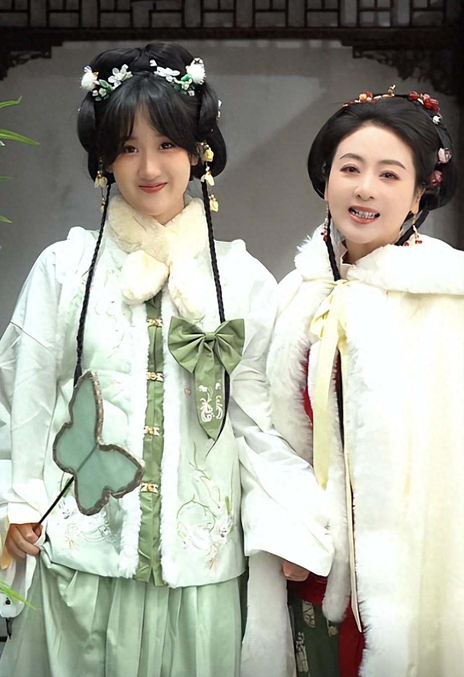 Xiao Li Lin's eldest daughter made her first appearance on the scene ...