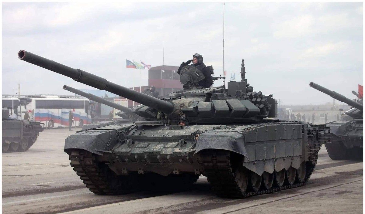 North Korea's "Sungun-915" tank: an imitation of Soviet tanks, with ...