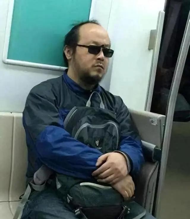 Dou Wei was met by chance. He was bald and fat. He once said that his ...