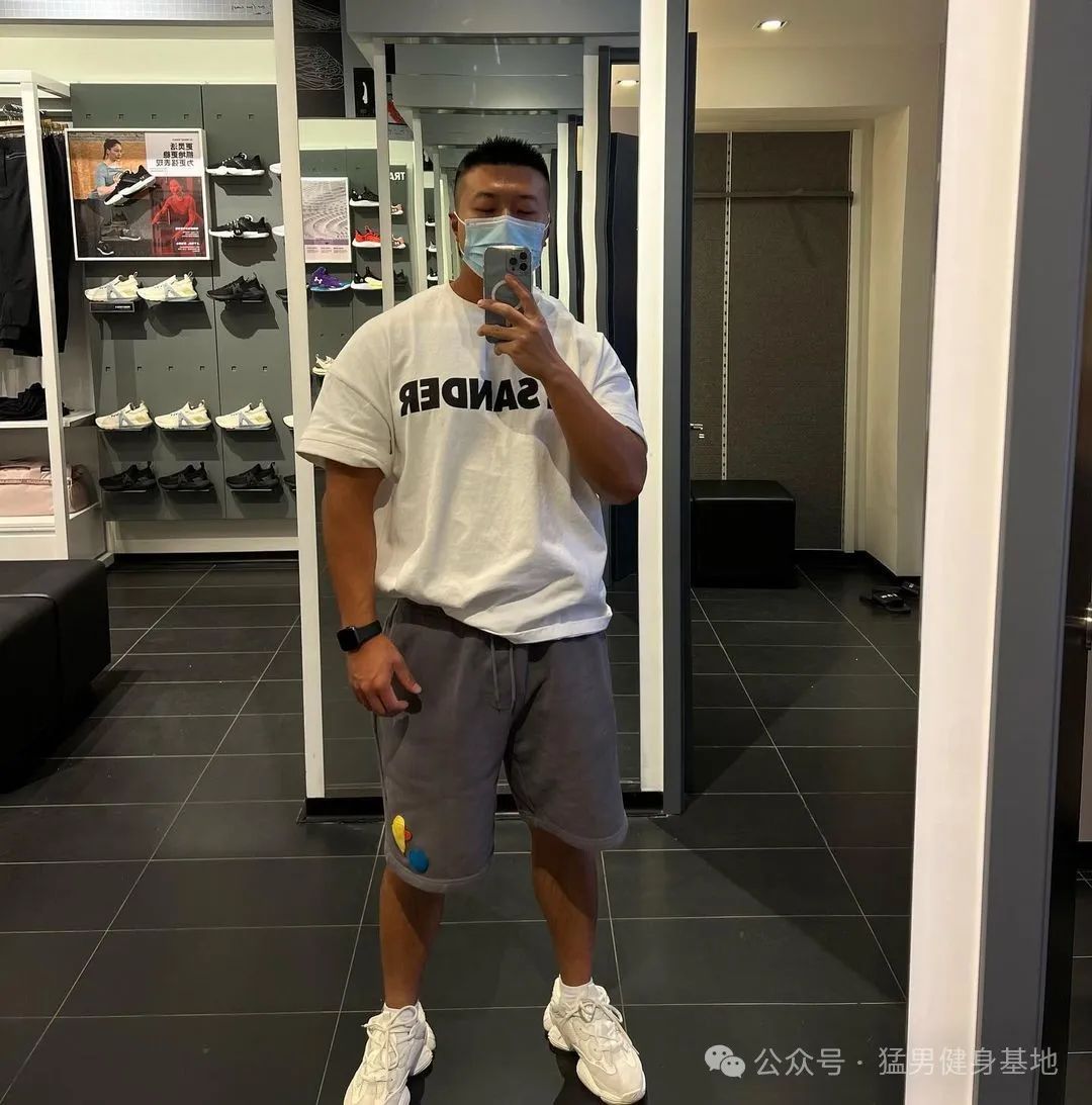 Gary: The ultimate display of mature charm, sunny and handsome under a ...