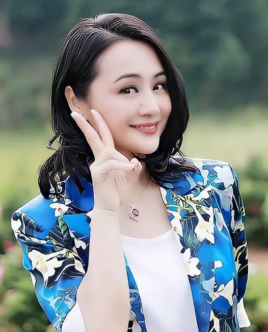 Cao Ying: From CCTV hosting to the entertainment industry, her life has ...