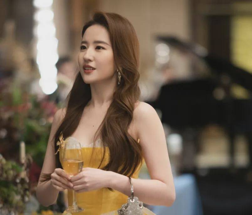 Liu Yifei and Chen Jinfei: The emotional entanglement between godfather ...