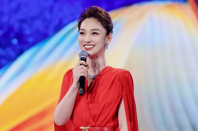 Actor's crossover hosting sparks controversy! CCTV boldly innovates ...