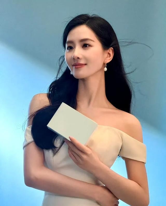 Yang Zi, Liu Shishi, Liu Xueyi, Wu Jinyan, Tan Jianci, Xia Zhiyuan, Lu ...