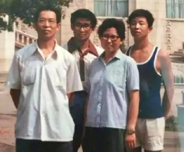 In 2001, Tsinghua professor Jiang Guobing resigned and immigrated to ...