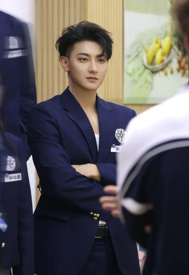 Entertainment gossip: Huang Xiaoming, Victoria Song, Wang Hedi, Wang ...