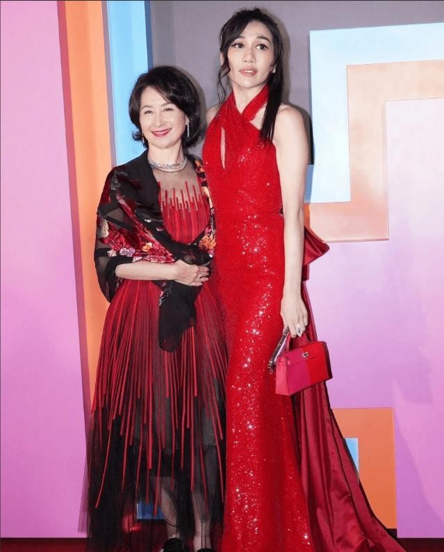 Li Ka-shing's confidante was spotted having dinner with Pansy Ho and Yu ...