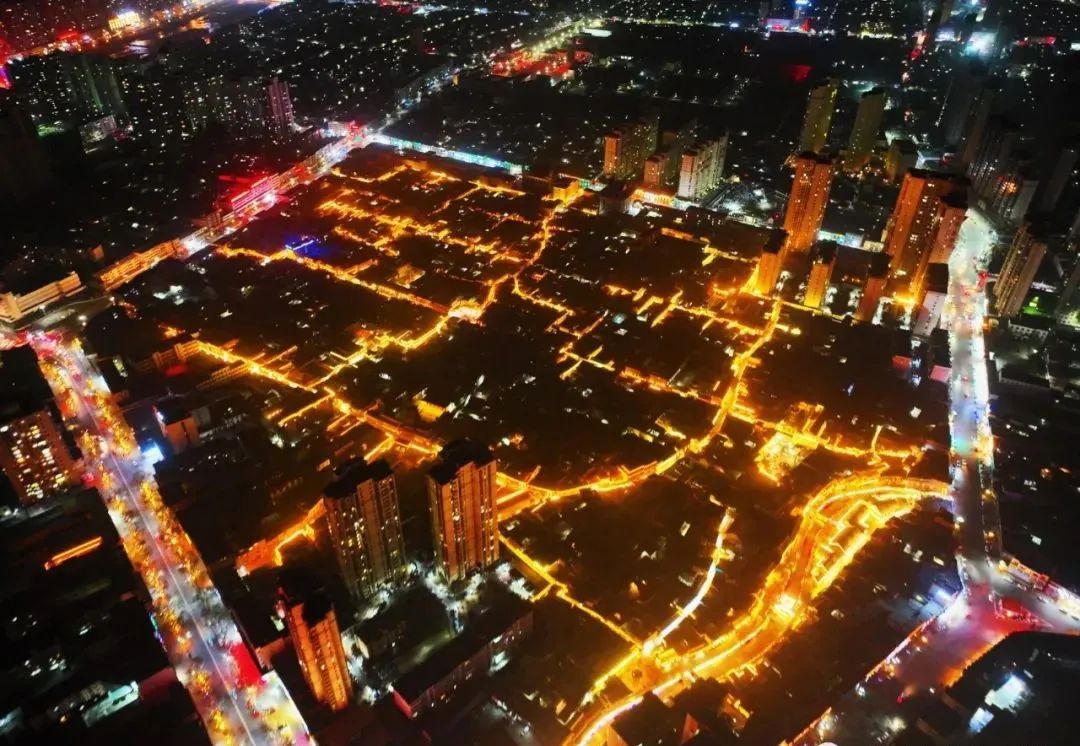 Looking at the night scene of Linxia from another angle, I was stunned ...
